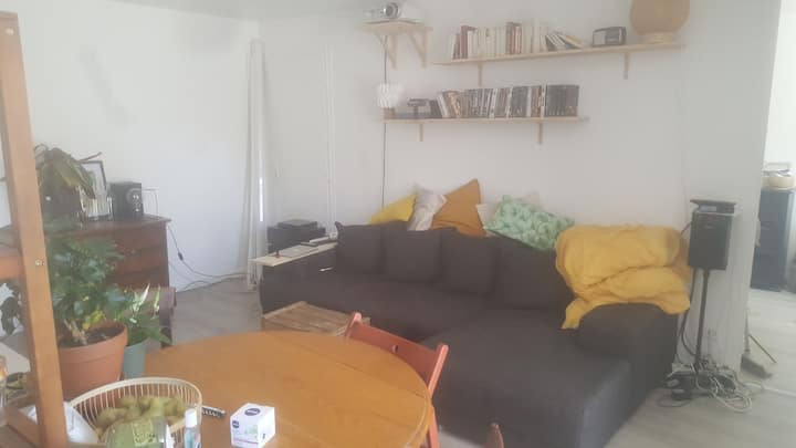 Appartement 40 M2 Avec Cour Et Place De Parking - Montpellier