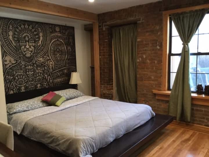Huge Bedroom Suite With Garden In Brooklyn - Brooklyn