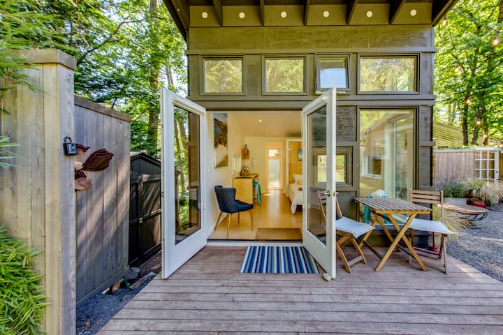 Friendly Island Guest House - Bikes + Car Charger - Bainbridge Island, WA