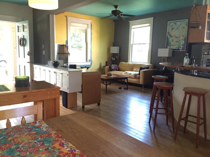 3 Room Private Suite, Walk To Downtown Mall - Charlottesville, VA