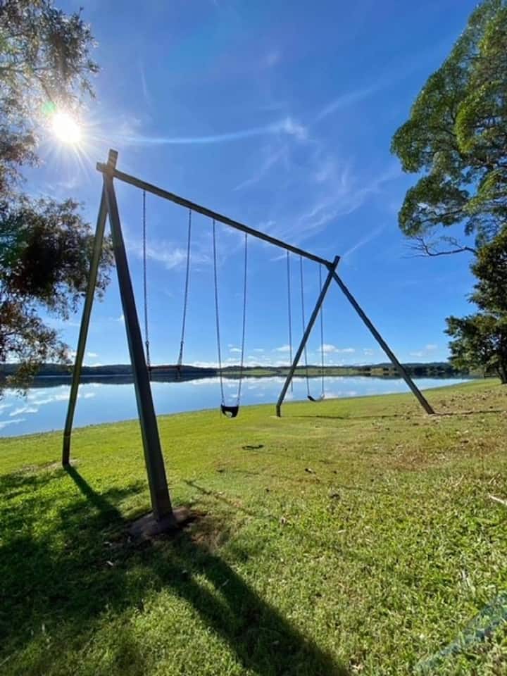 The Shack On The Waterfront - On Lake Tinaroo - Tinaroo