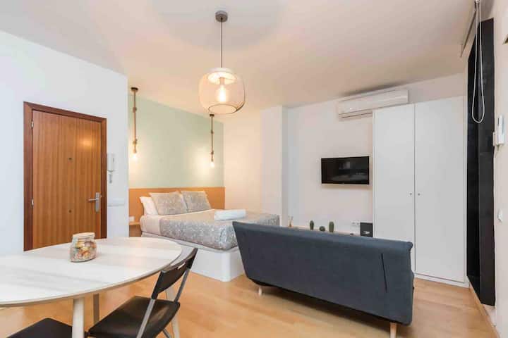 Bonito Estudio Recién Reformado! - Barcelona