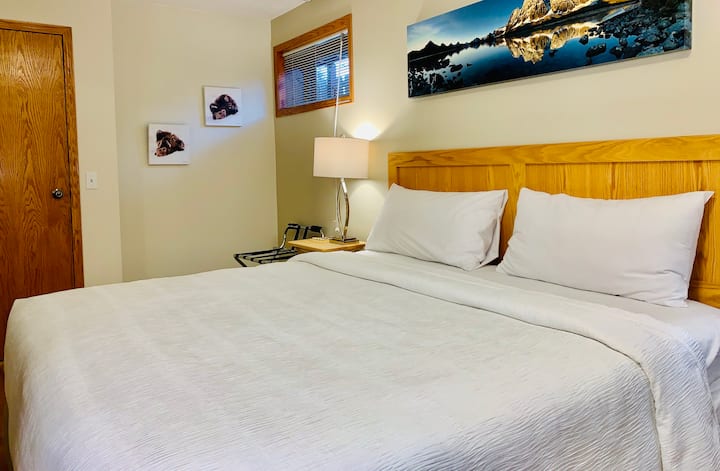 Miette Suite-private Entry, Efireplace, King Bed - Jasper