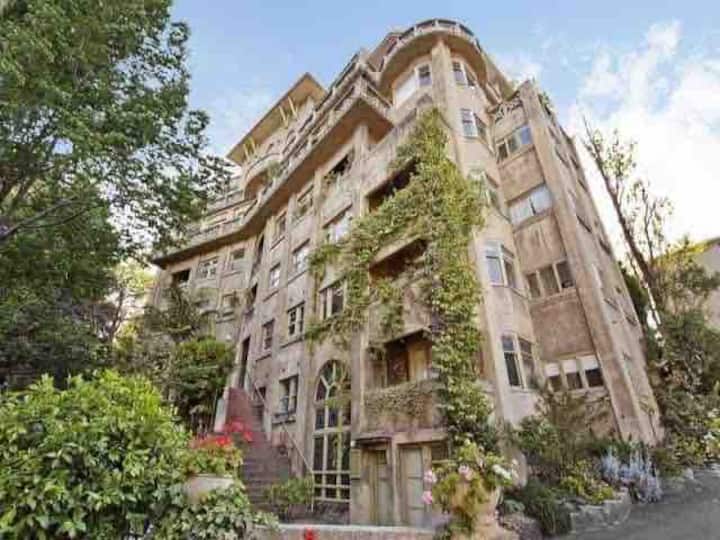 Light Filled Apartment In Iconic Art Deco Building - St Kilda