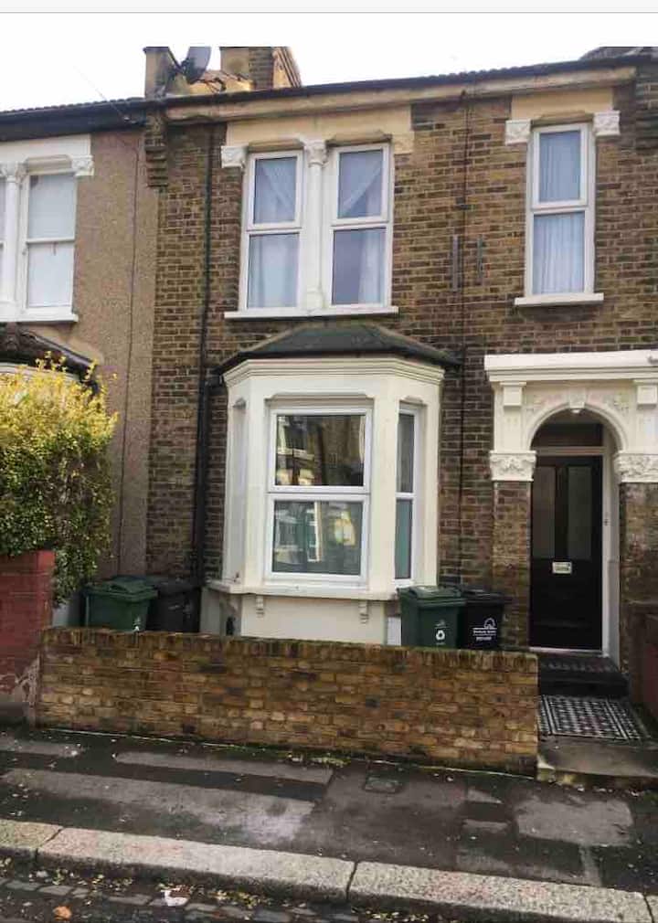 Great Flat In Leytonstone - Ilford