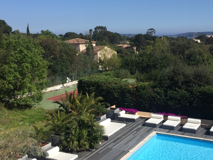 Belle Propriété : Tennis Et Grande Piscine - Grimaud