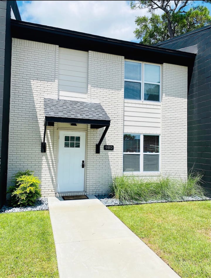 Downtown Townhome - Pensacola, FL