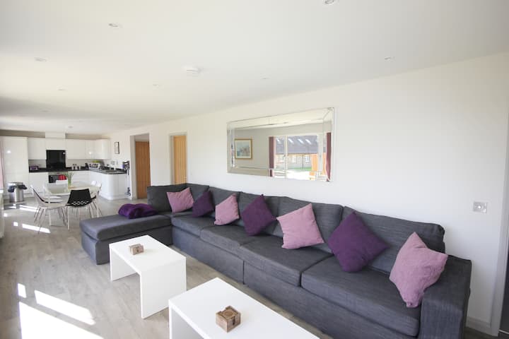 The Lodge At Flintstone Cottages Near Chichester And Goodwood Sleeps 6/8 - South Downs