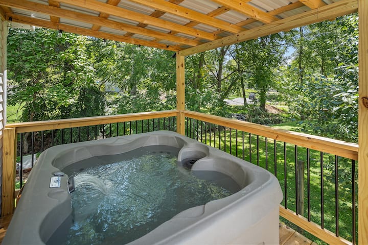 Hot Tub,  Firepit In Asheville - Swannanoa, NC