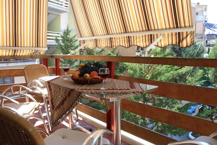 Ardi's Place - Golem