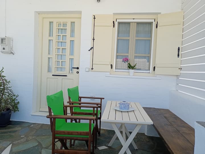 Marousaki For 2, Traditional House - Paros