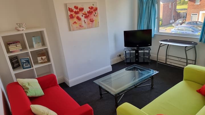 Fast Wifi, Garden, Parking , 2 Bedroom  Apartment. - Tewkesbury