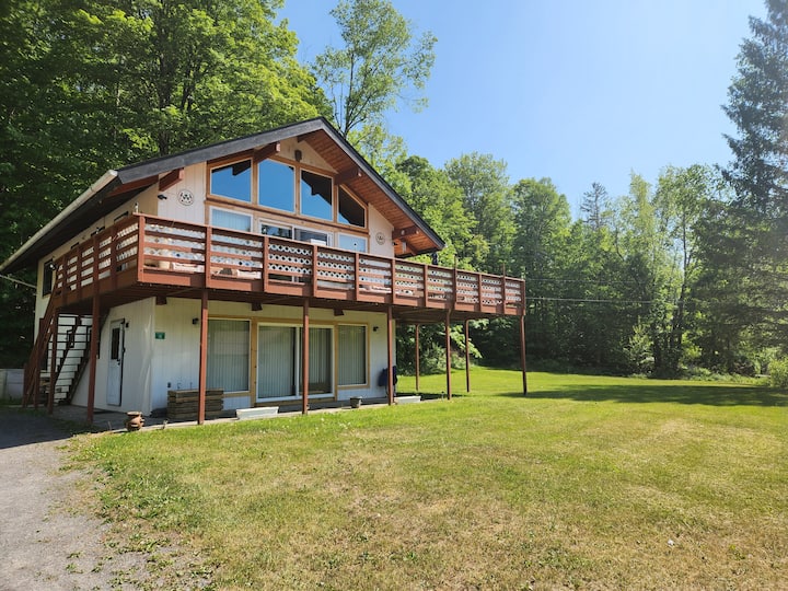 Cozy  Catskills Chalet With Mountain Views - Phoenicia, NY