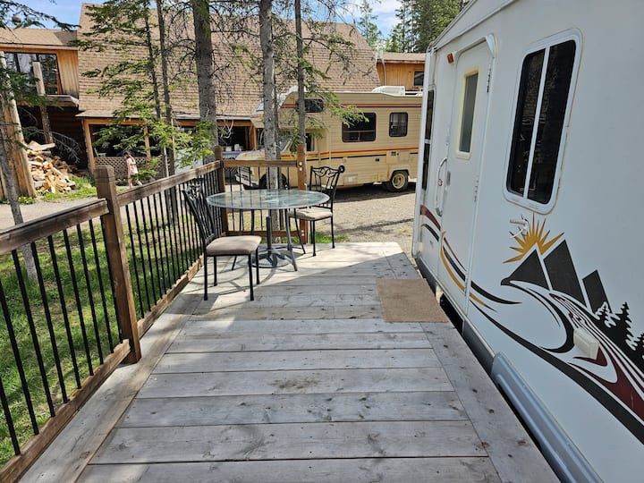 Knotty Pine 5th Wheel - Hinton