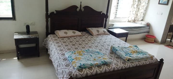 Atulya Homestay - First Floor Master Bedroom - Gandhinagar