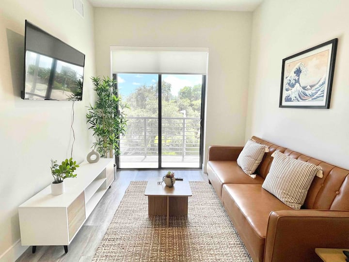 Luxury & Modern 1bed/1bath -King Bed #24 - West Palm Beach, FL