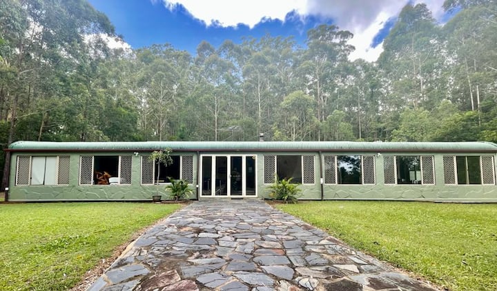 Rustic Retreat - Sunshine Coast Hinterland - Glass House Mountains