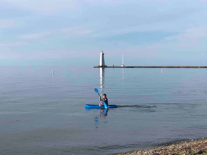 Spacious Cottage On The Beach - Sodus Point Beach Park, NY