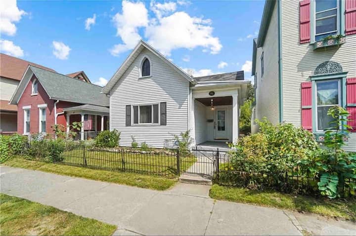 Gem City Emerald *2 King Beds + Off-street Parking - Dayton, OH