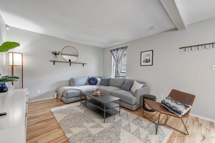 Walk Downtown And To Hiking! Spacious 1 Bedroom - Boulder, CO