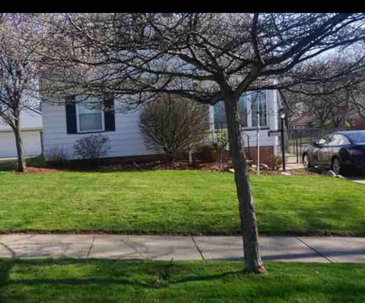 Quiet Neighborhood, Great Location To Downtown. - Northfield, OH