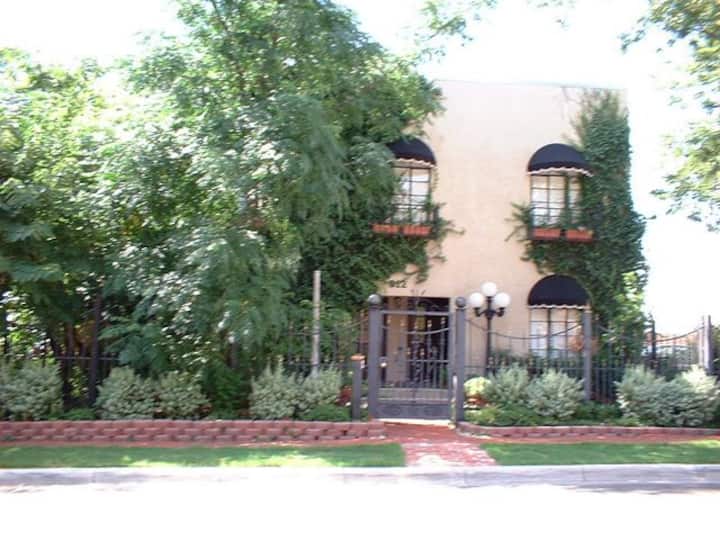 Nightly Downtown Apartment Queen Bed Sleeps 2 Max. - Meadowbrook - Fort Worth