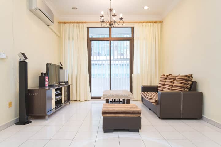 Cozy (3 Br/2 Bath) Pulau Tikus Penang Island - Batu Ferringhi