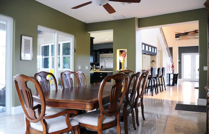 Fabulous King Suite -Private Bath -Private Balcony - Tampa, FL