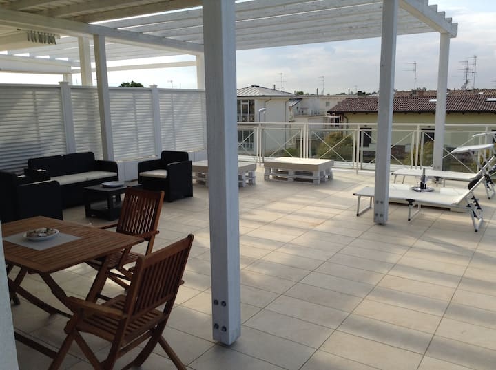 Attico Con Vasto Terrazzo A Lido Di Classe - Cervia
