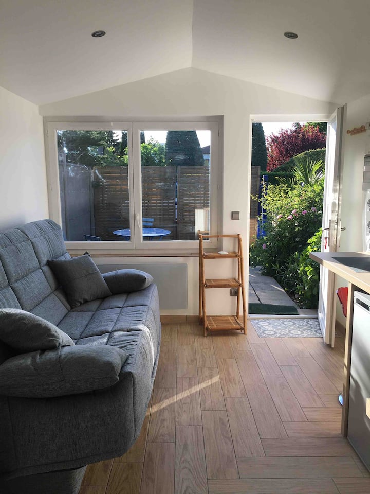 Micro Maison +Jardin Privé+parking Lyon Métro + T4 - Vénissieux
