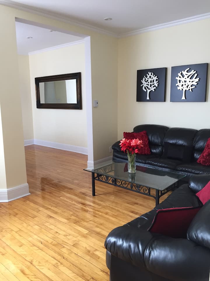 Upper Duplex Located In Great Neighborhood - Dorval