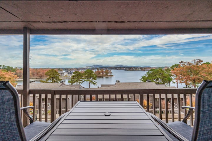 Stunning Main Channel Lake Condo | Serene Views! - Lake Hamilton, AR