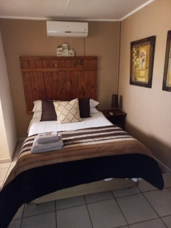 Shantilane Guesthouse Room 3 - Kuruman