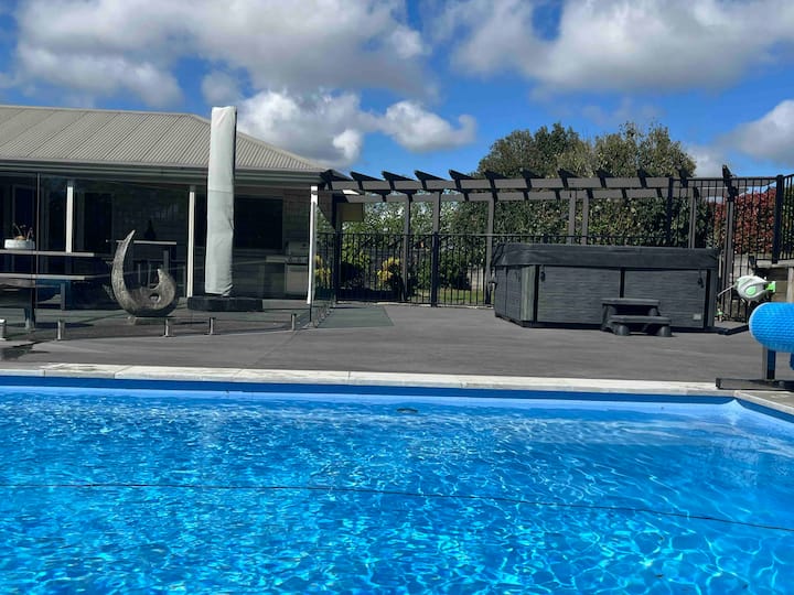 Perfect Retreat - 5 Bedroom Home With Pool And Spa - Tauranga