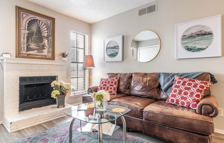 Urban Stay In North Dallas! 1 Bedroom Apt! - Dallas, TX