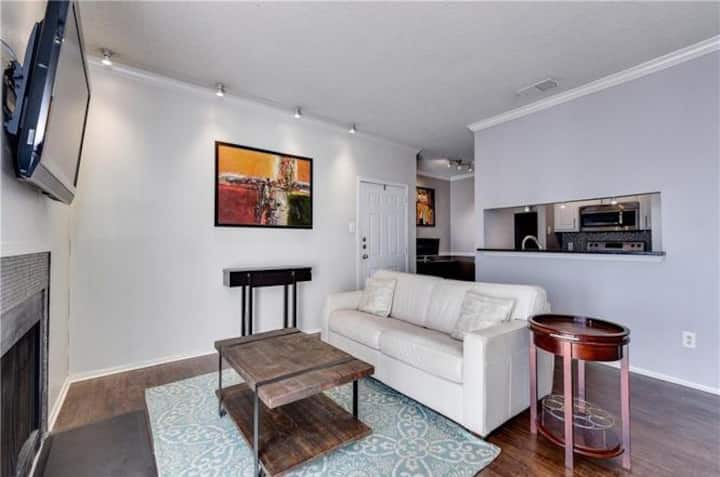 Beautifully Maintained Condo Perfectly Located! - Austin