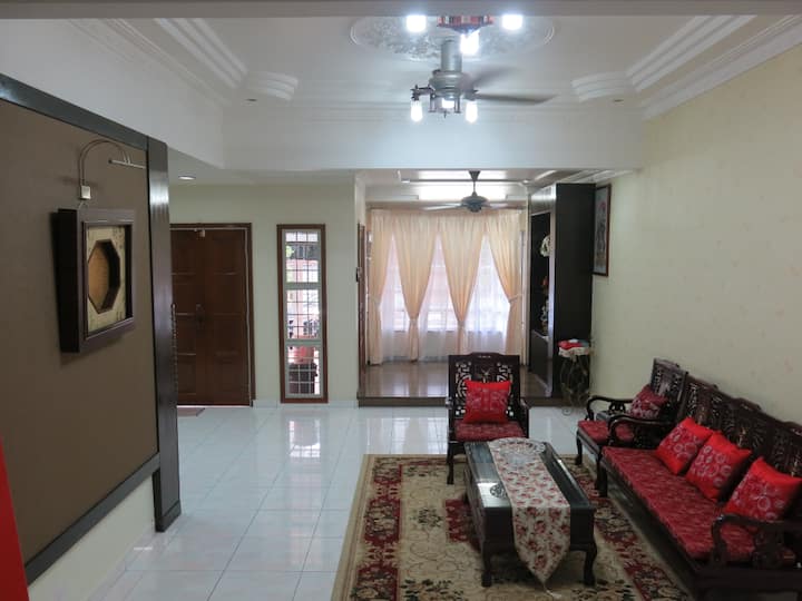 Big Traditional House | Peaceful And Quiet - Kota Damansara