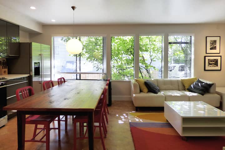 Modern + Cozy Eastlake/lake Union 2br Apartment - Seattle, WA
