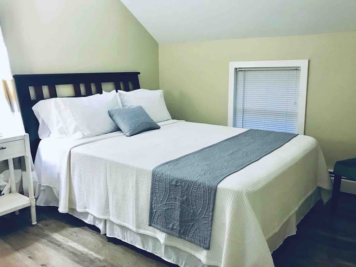 San Aleja 2, Qn Bd, Pkg, Ac - Rhode Island