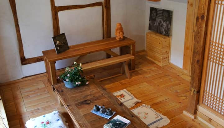 "단경"  향실1,  고즈넉한 전통한옥입니다.(4인실) - Jeonju-si