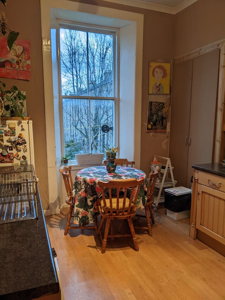 Bright And Artsy Room Central Flat - Edinburgh