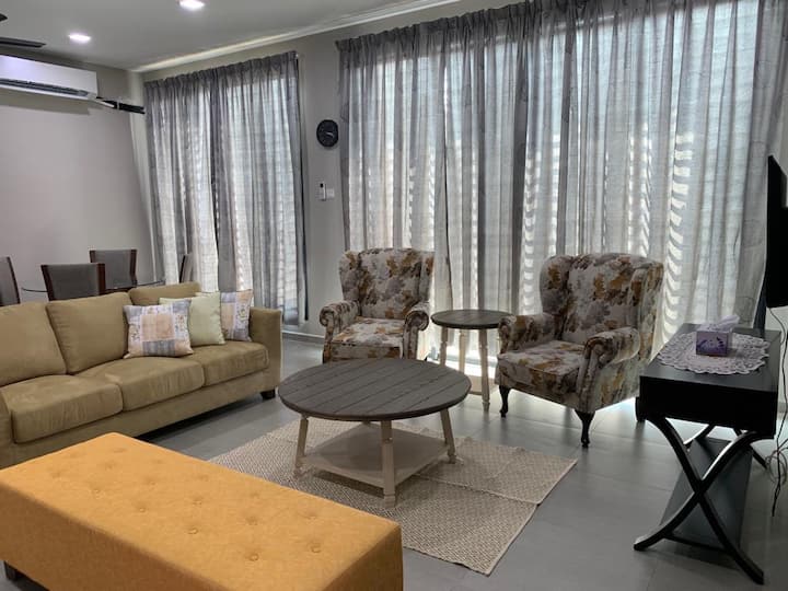 Sheryfa Homestay Kuantan -Full A/c (3bdr/3baths) - Kuantan