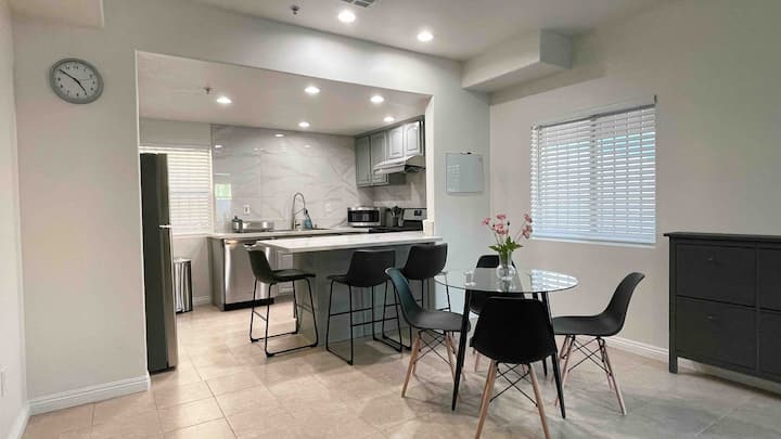 Spacious 2bd With Free Parking In Central Location - Montebello, CA