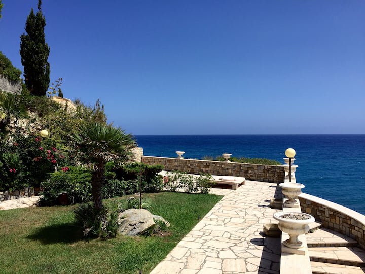 Unique Property Facing The Ocean - Alassio