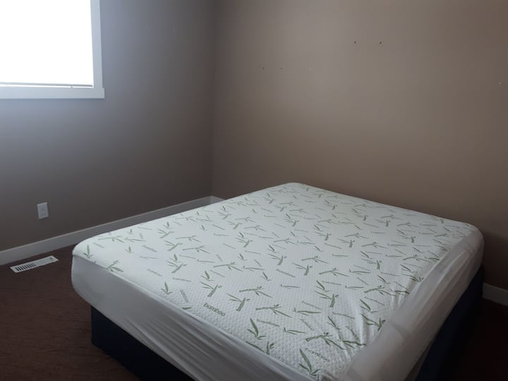 Private 1 Bedroom & Bathroom - Strathmore