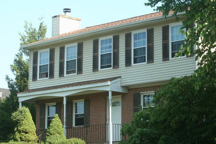 4 Bedroom Suburban Home For Rent - Woodbridge, VA