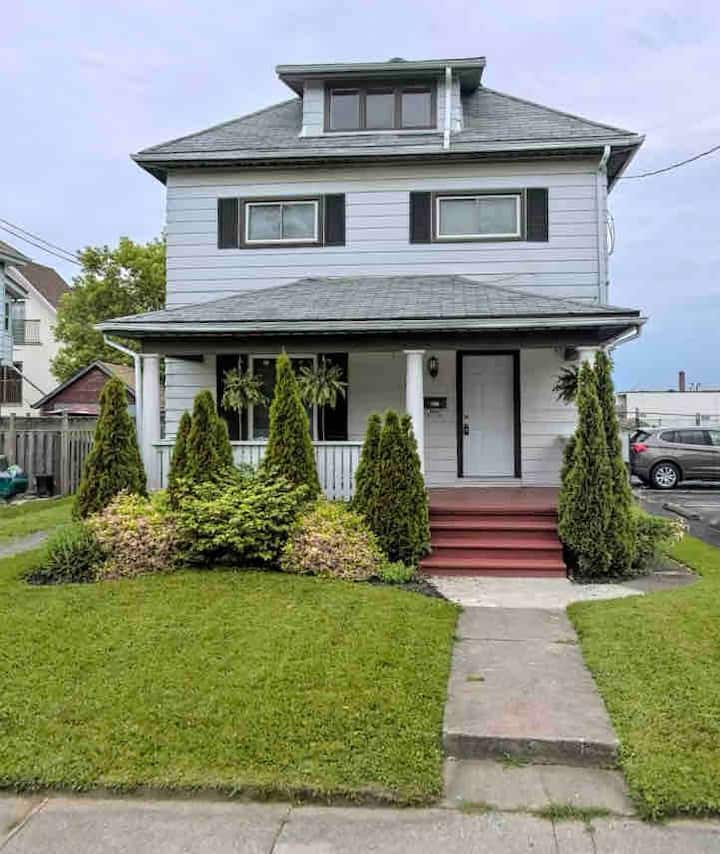 Fabulous Home Away From Home - Niagara Falls