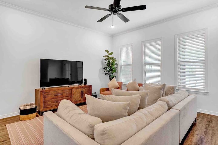 Modern 4br In Royal Hills · Sleeps 10 - Tyler, TX