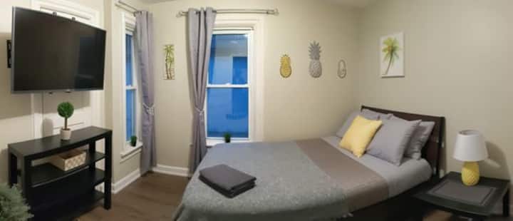 Hawaiian Room - Great Value - Niagara Falls