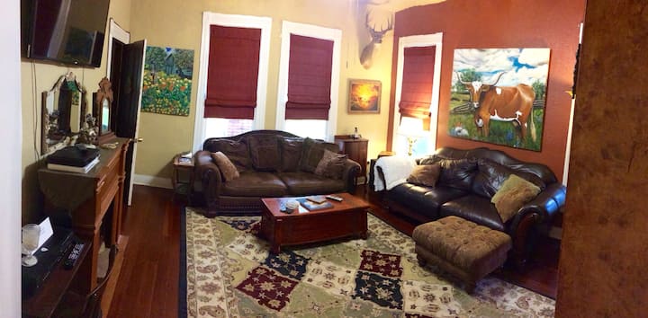 Aunt M’s Illustrated Inn - San Saba, TX